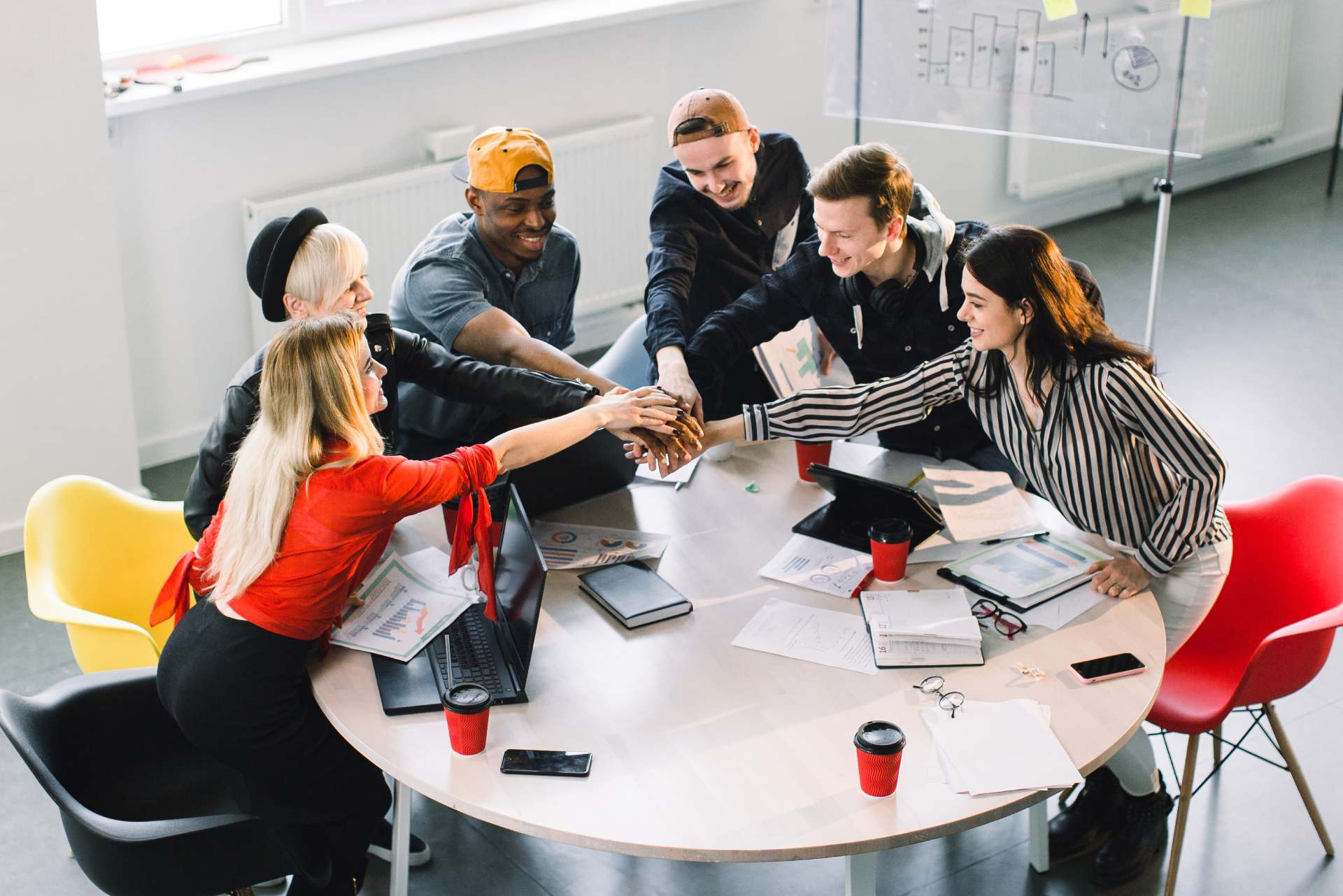 How to Improve Team Communication: A Step-By-Step Guide - EARLY